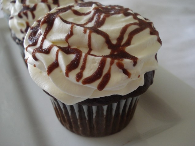 Chocolate Shadow Cupcakes – Honeybee's Patisserie